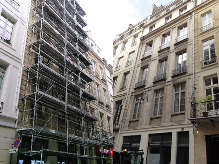 Ravalement d’une façade d’un immeuble dans l’île de la Cité - FPGB
